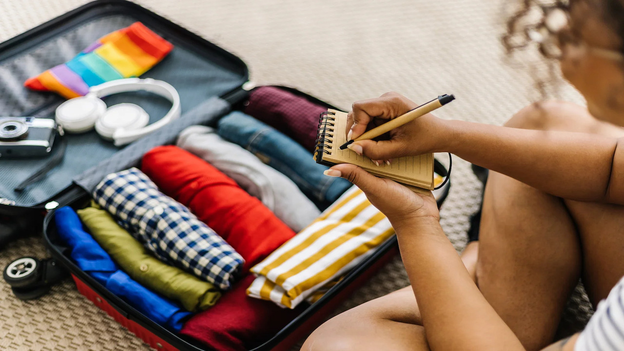 How To Pack Dirty Clothes While Travelling - Travel Hack