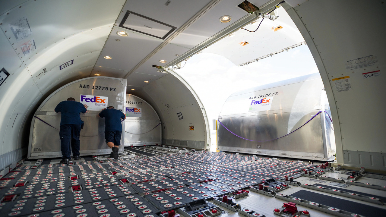 How Checked Bags Are Stored In An Airplane: A Detailed Guide